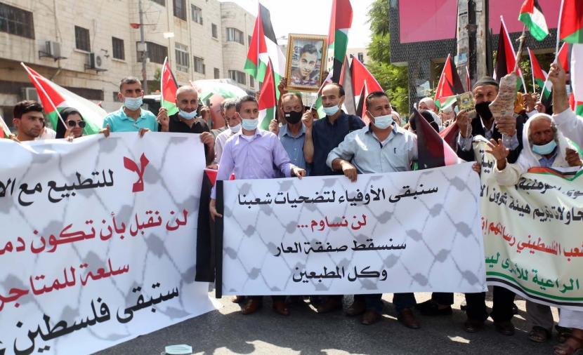 One million people sign "Palestine Charter", condemning normalization ...