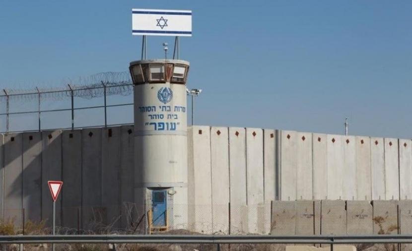 Prisoners' Club Reveals Details of Suppression in Ofer Prison | Safa ...