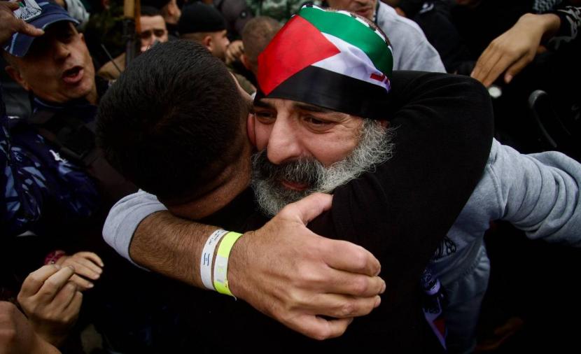 The Long-Awaited Embrace: A Family’s Joy and Heartbreak in the Shadow ...